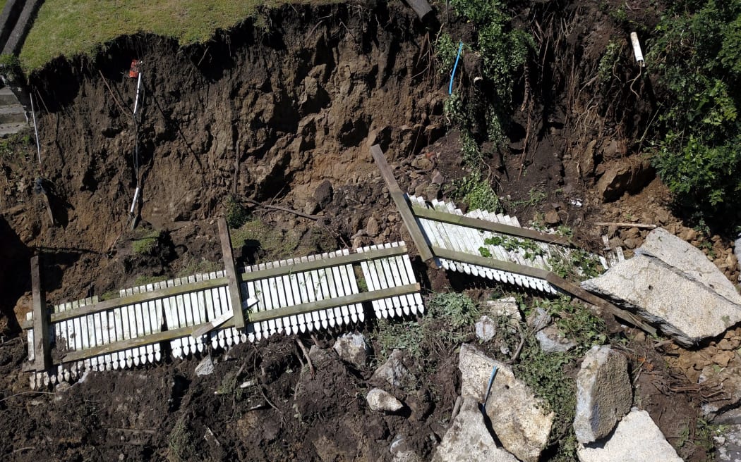 Napier floods: Defence Force, volunteers join to offer assistance | RNZ ...