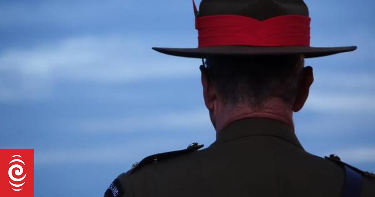 Dawn services around the world | RNZ News