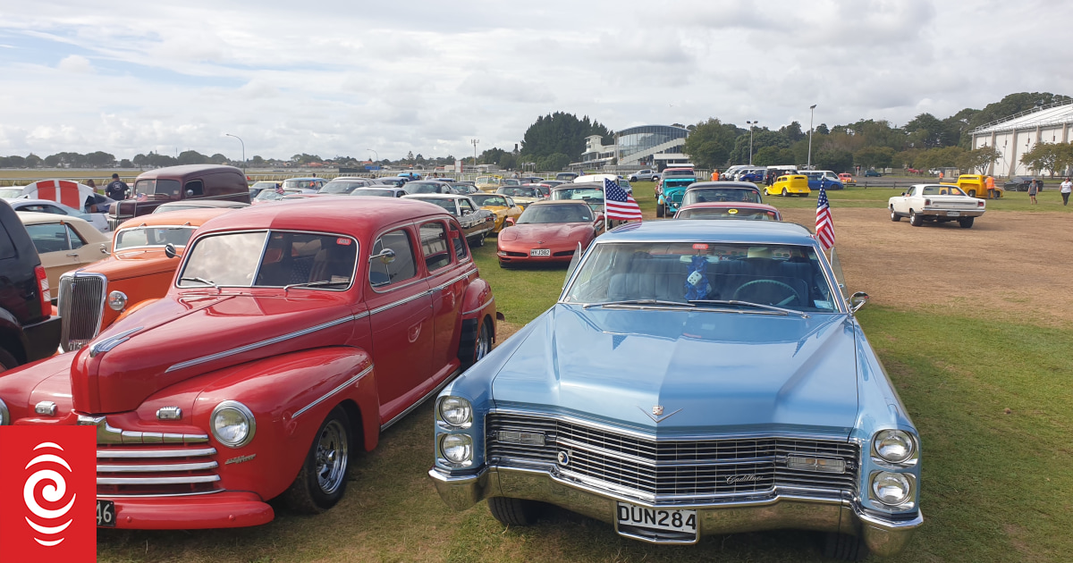 Gas-guzzling cars go head to head with plug-ins in Taranaki | RNZ