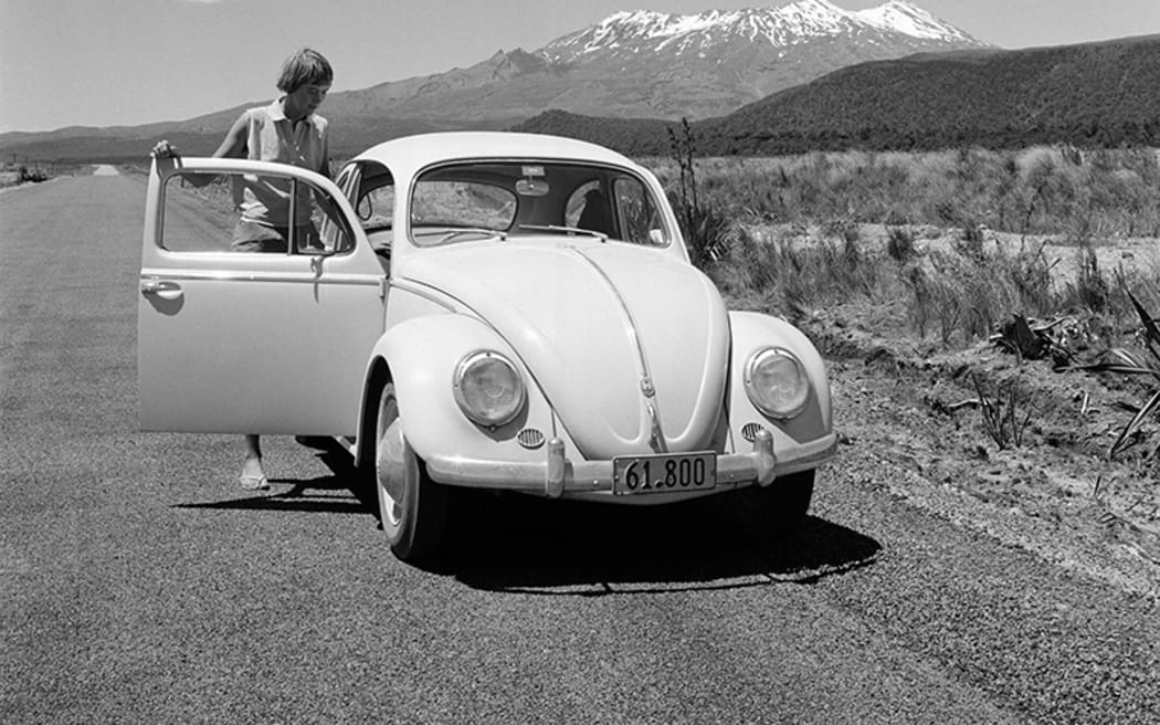 Acclaimed documentary photographer Ans Westra dies | RNZ News