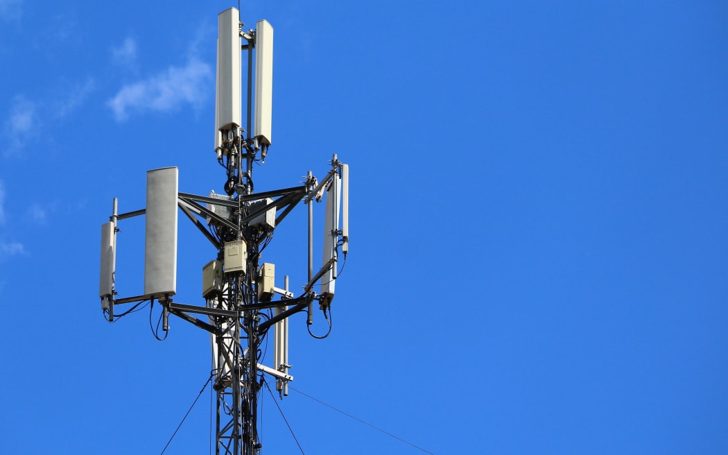 Spark sells majority stake in mobile phone towers for $900m | RNZ News