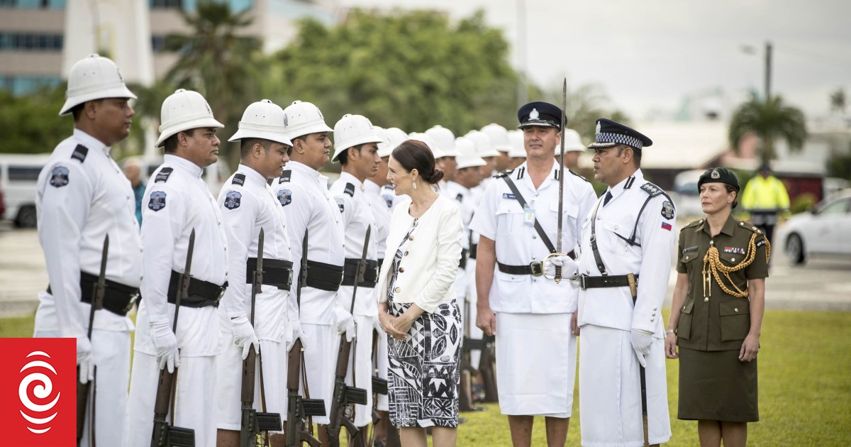 PM inspects Samoan guard of honour in first stop on Pacific trip | RNZ News