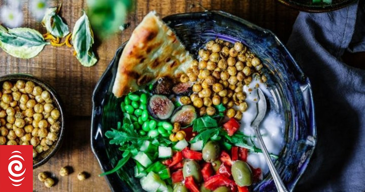 Bariatric surgeon Andrew Jenkinson tells us why we eat too much | RNZ