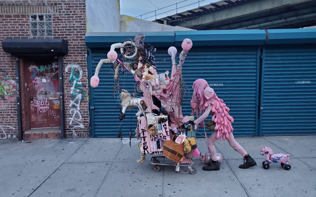 American slime mould tours Aotearoa | RNZ