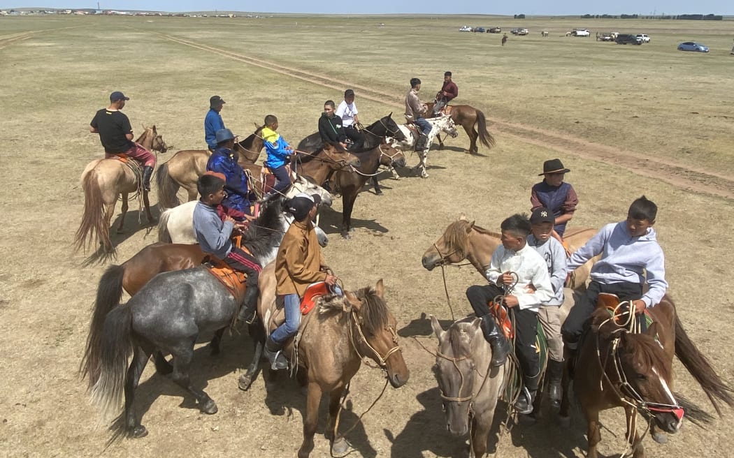 Farmers take shearing machines to the Mongolian steppes | RNZ News