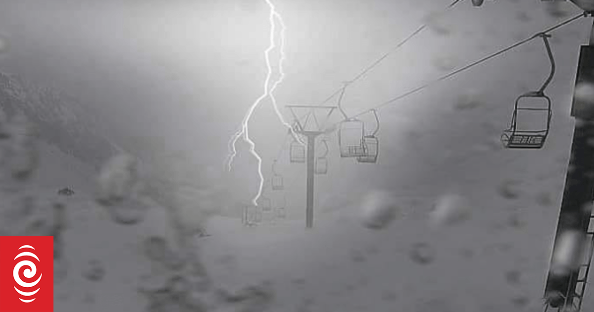 Scientists use lasers to redirect lightning | RNZ