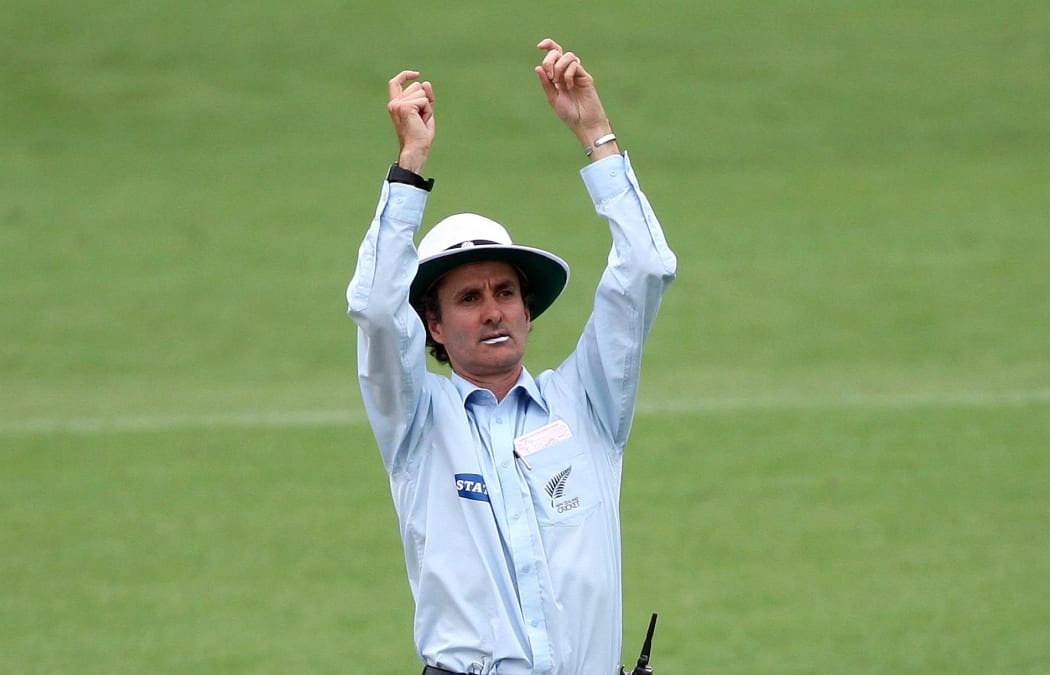 Bowden dumped from NZ international umpiring panel | RNZ News