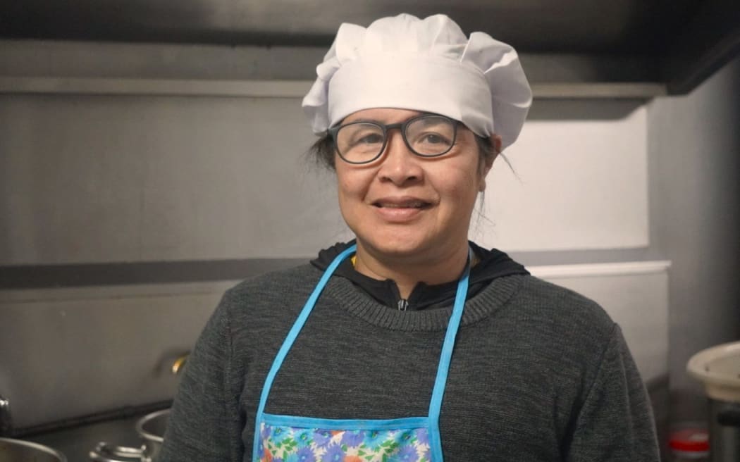 Hawke's Bay community pays for hero chef to visit family in Thailand ...