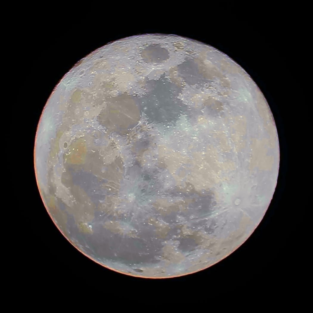 In pictures: Super blue moon shines bright over Aotearoa | RNZ News