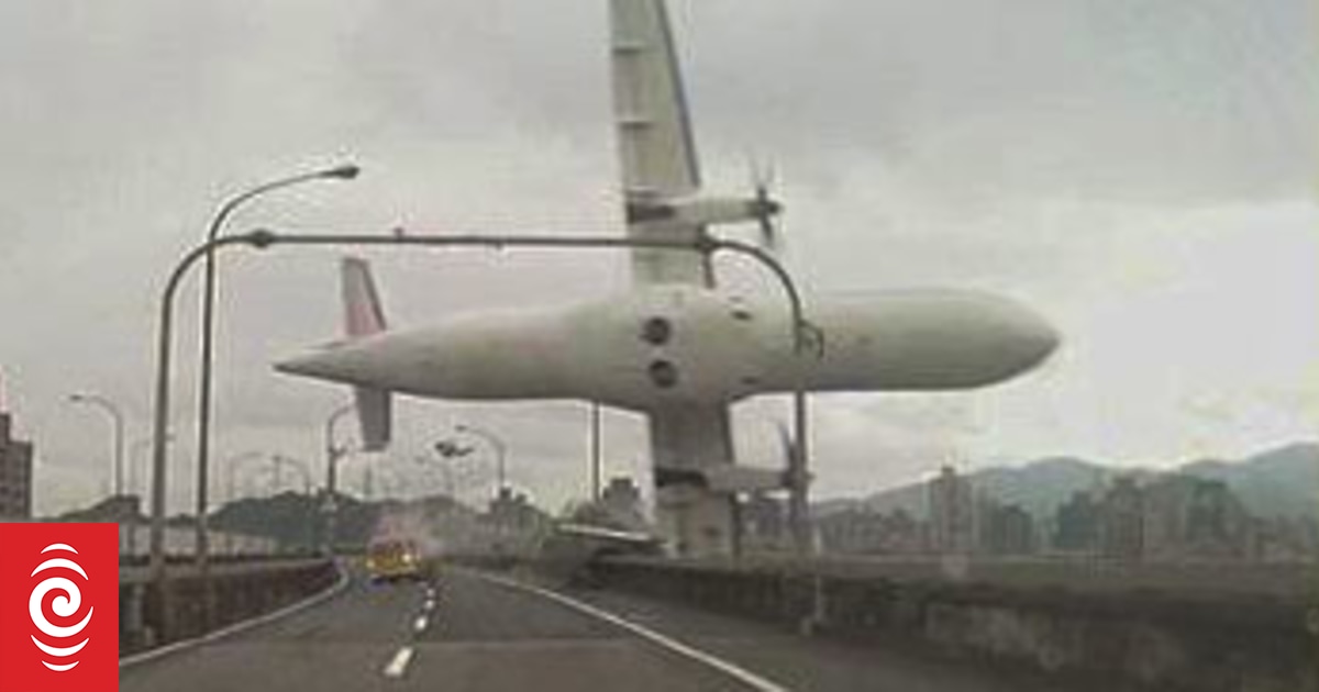 Twelve dead after plane hits bridge | RNZ News