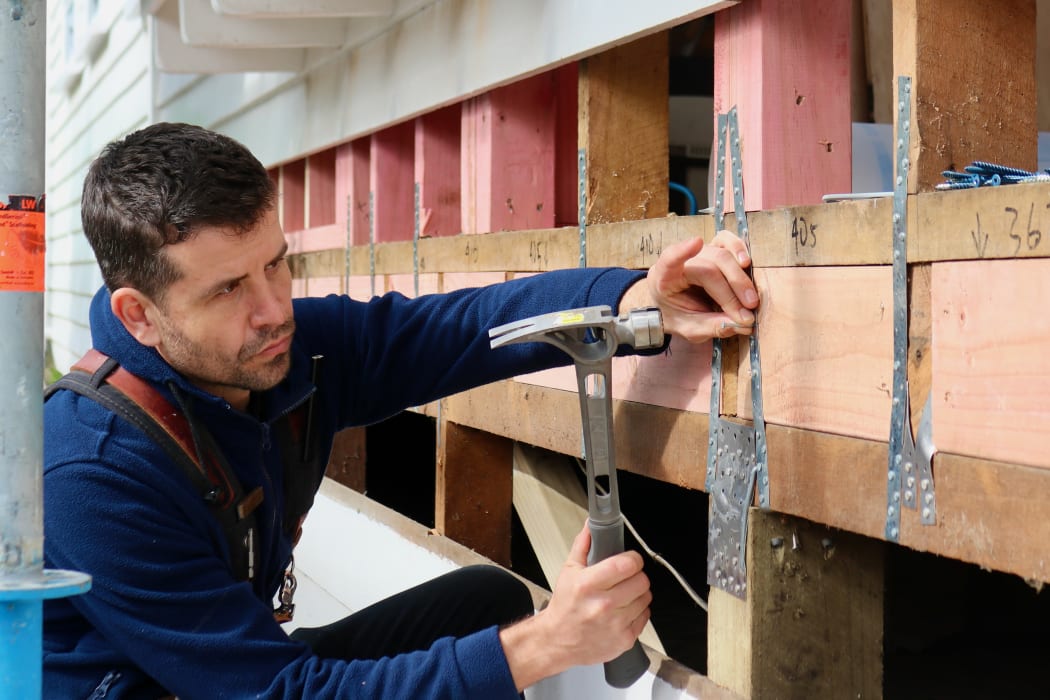 Auckland carpenter's YouTube videos go global | RNZ