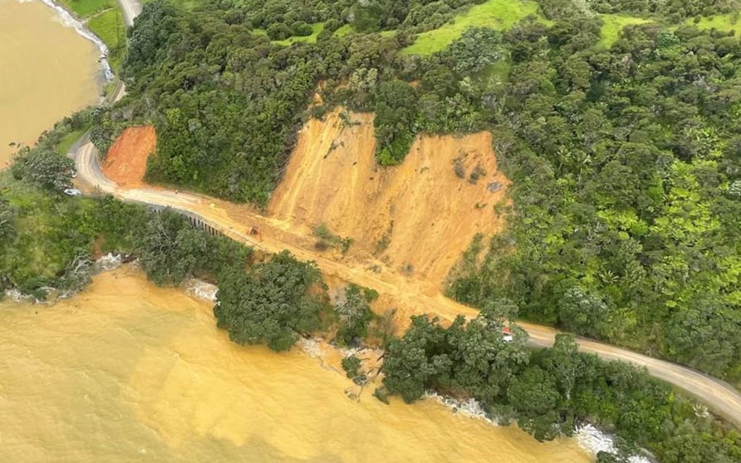 Live Cyclone Gabrielle updates: Trail of destruction, thousands ...