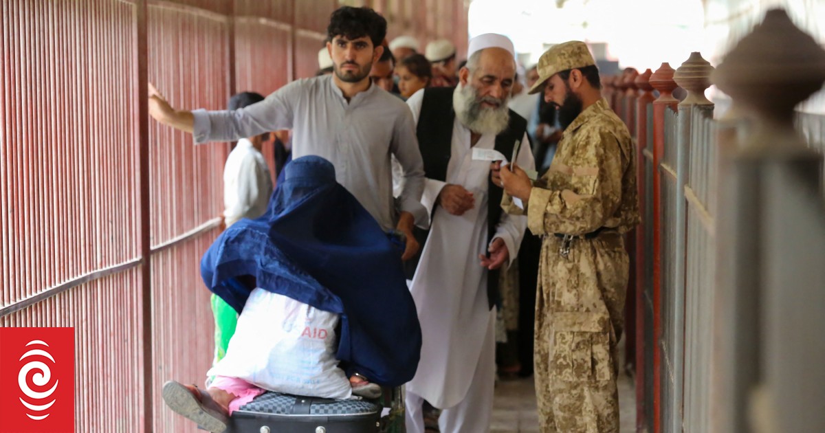 Pakistan orders Afghan asylum seekers out of country by November | RNZ News