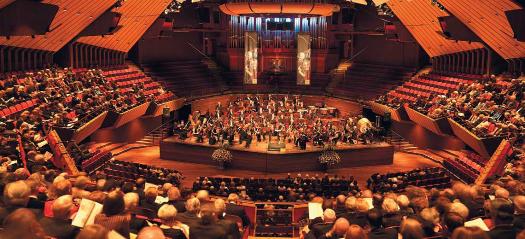 Christchurch Town Hall reopens to eager crowds | RNZ