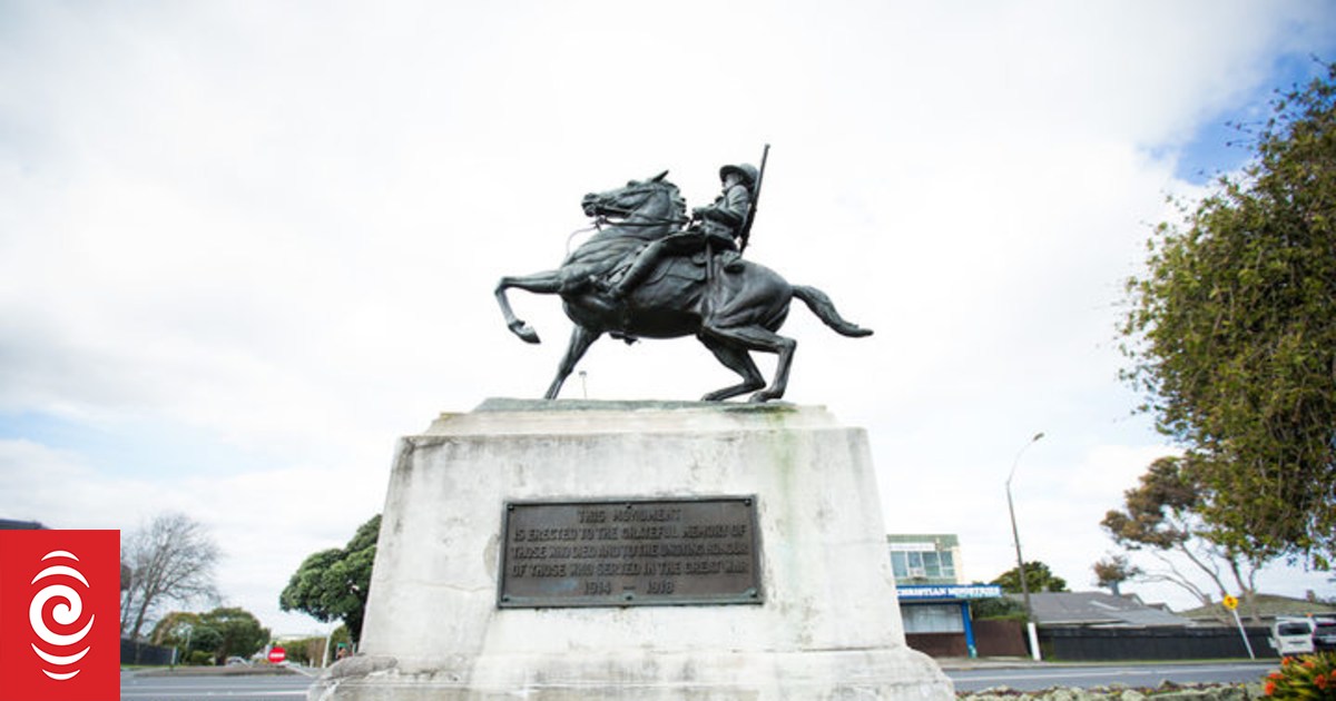 Auckland council to review colonial statues | RNZ