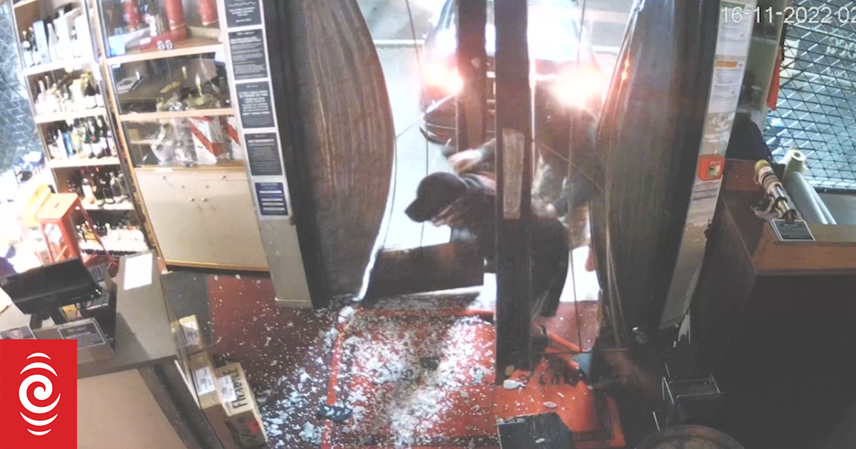 Revealed: What’s behind ram raid rampage? TikTok and adrenaline | RNZ News