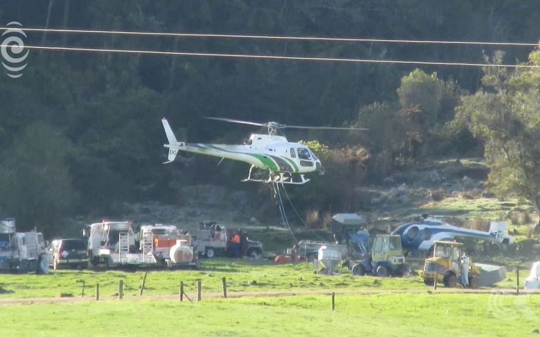 1080 spilled from DOC helicopter as it took off | RNZ News