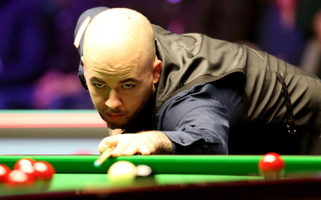 Big nights out help 'Belgian Bullet' win world snooker crown | RNZ News