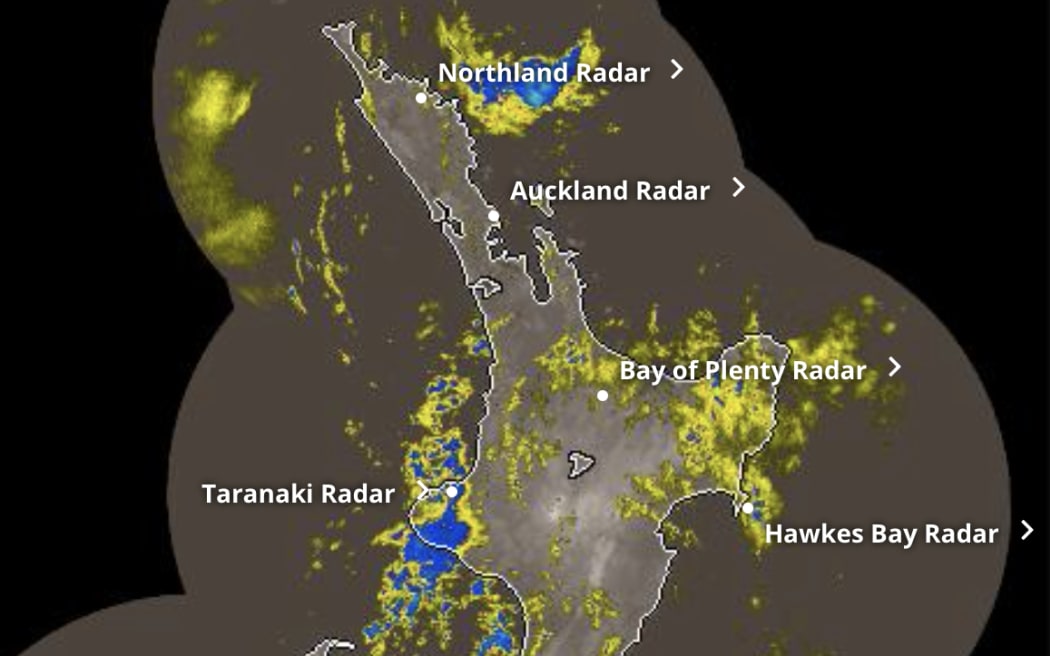 Summer storms easing off for Coromandel after blustery night | RNZ News